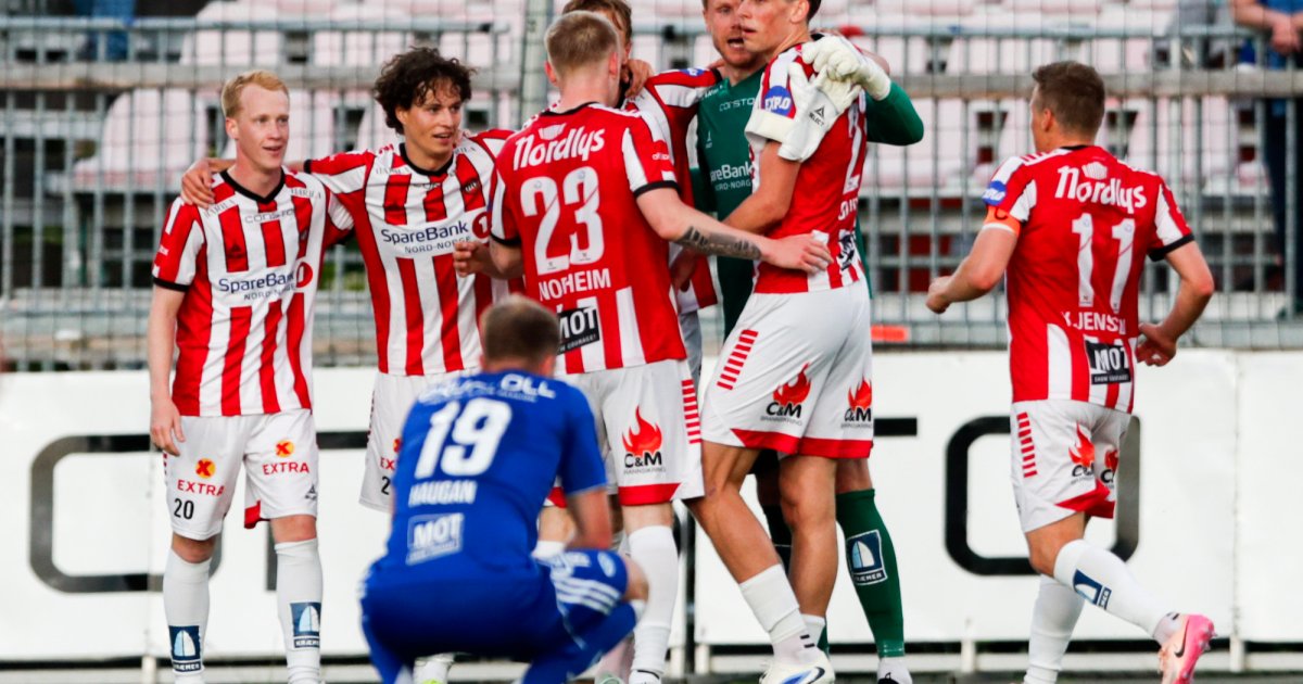 Rødt kort og tap i midnattssol / Molde